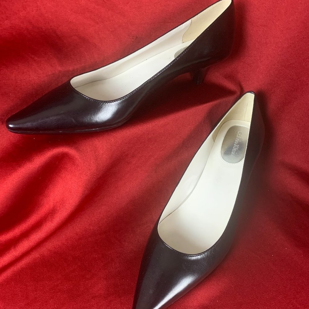 "Calvin Cline" Classic Kitten Pumps - Gem